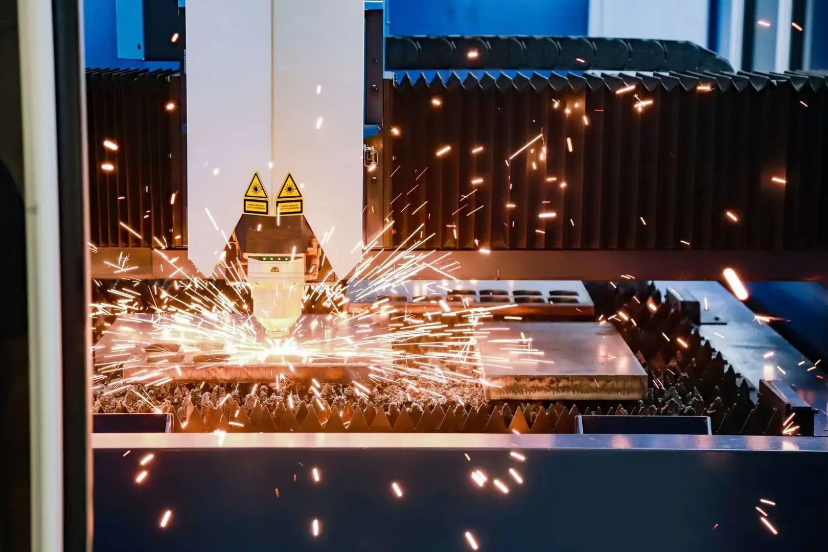 Laser a CO₂ vs. laser a fibra: tutto quello che devi sapere